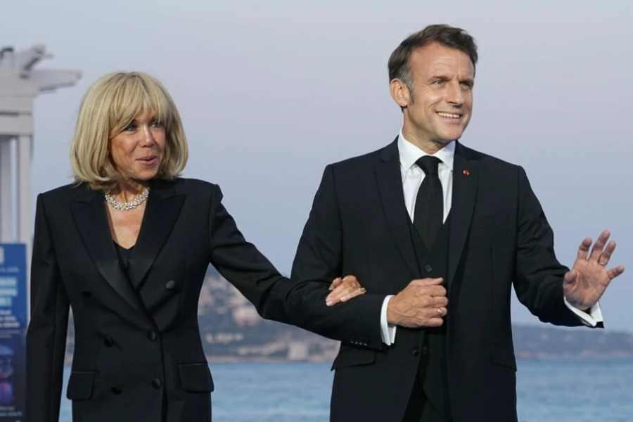 Macron dará “prova científica” de que sua esposa nasceu mulher ...